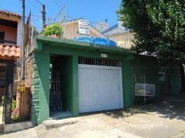 Casa em Porto Alegre, no bairro Tristeza, com 3 dormitório s, e 3 banheiros, à