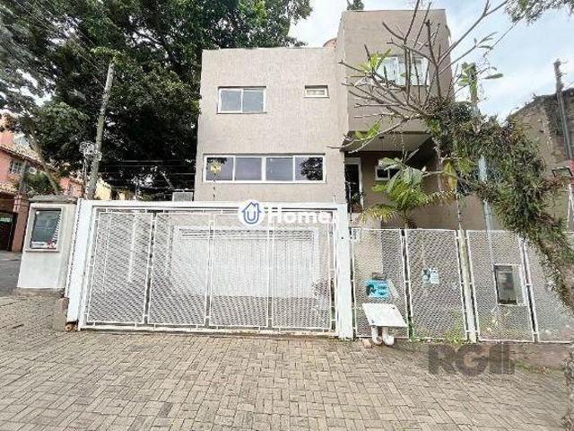 Casa em Porto Alegre, no bairro Tristeza, com 3 dormitório s, e 3 banheiros, à