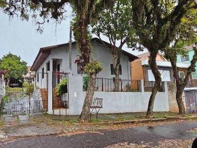 Casa em Porto Alegre, no bairro Tristeza, com 3 dormitório s, e 3 banheiros, à venda