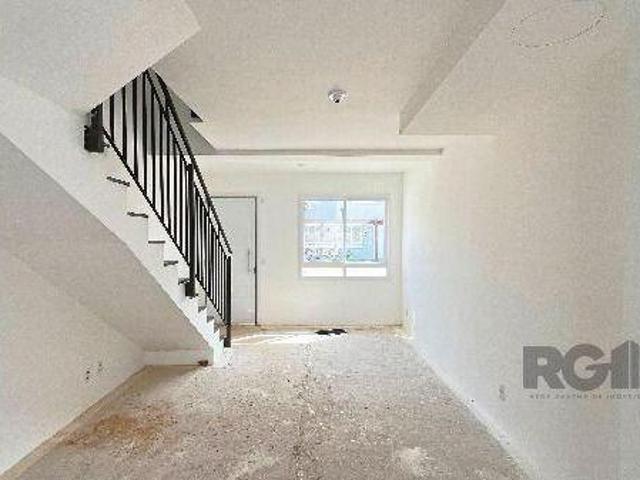 Casa em Porto Alegre, no bairro Vila Nova, com 2 dormitório s, e 2 banheiros, à