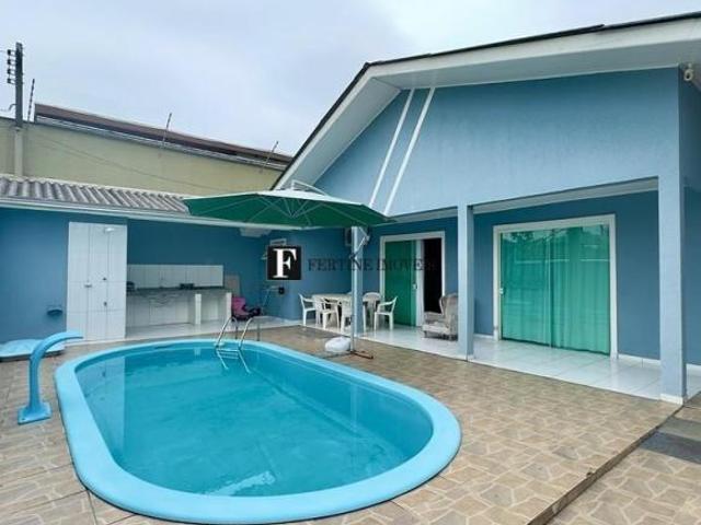 Casa em Praia de Leste com 4 quartos e piscina