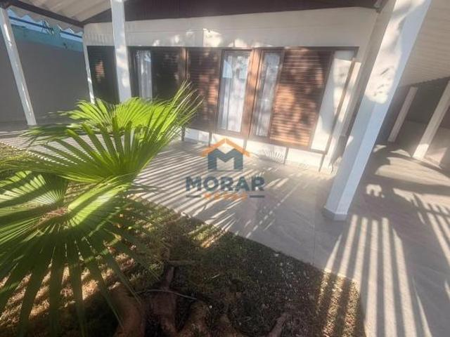 CASA EM PRAIA DE LESTE