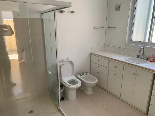 Casa em rua ótima no jardim europa