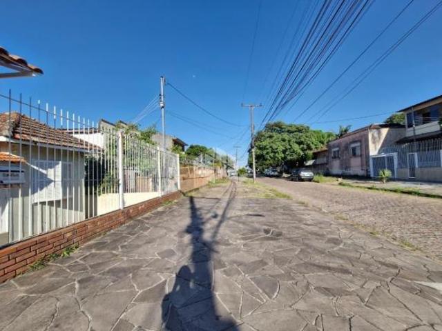 Casa em rua tranquila bairro Medianeira
