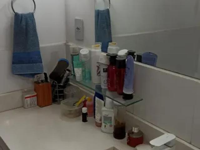 Casa em rua tranquila de Santa Terezinha com 2 suítes, 2 vagas e quintal