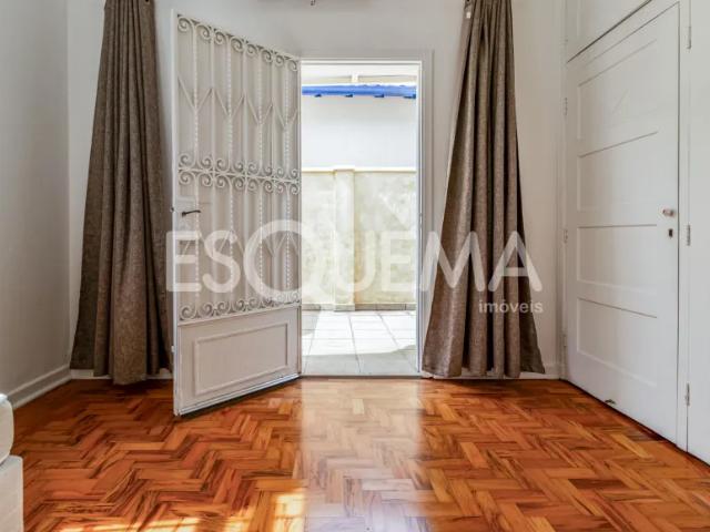 Casa em rua tranquila e com segurança reforçada