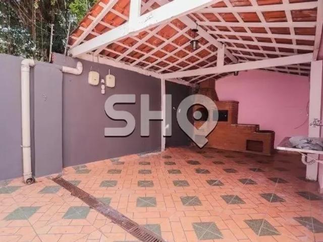 Casa em rua tranquila em Perdizes com 3 dormitórios