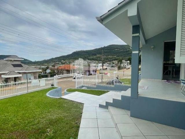 CASA EM RUA TRANQUILA NO CENTRO DE VALE REAL