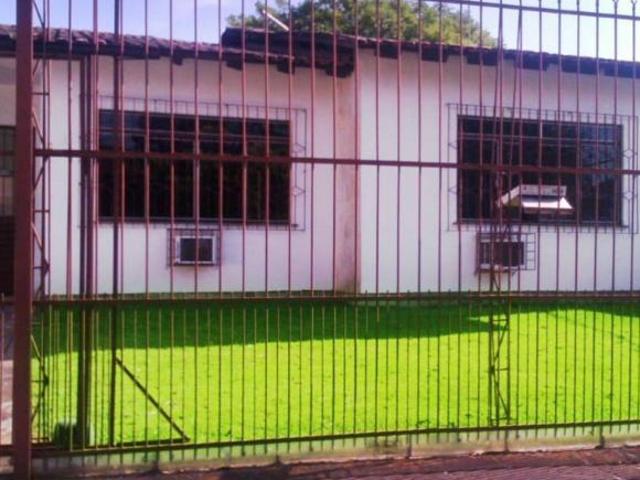 Casa em Rua Afonso Arinos Camaquã Porto Alegre/RS