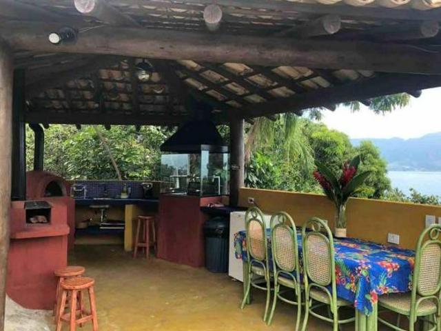 Casa em Rua Albertina Barros Silva Arrozal Ilhabela/SP