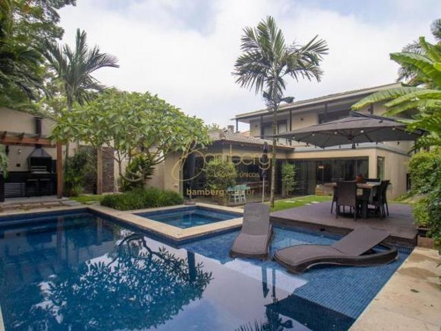 CASA EM RUA COM CANCELA 4 SUÍTES, LINDA ÁREA GOURMET, PISCINA, 4 VAGAS NO JARDIM DOS ESTADOS