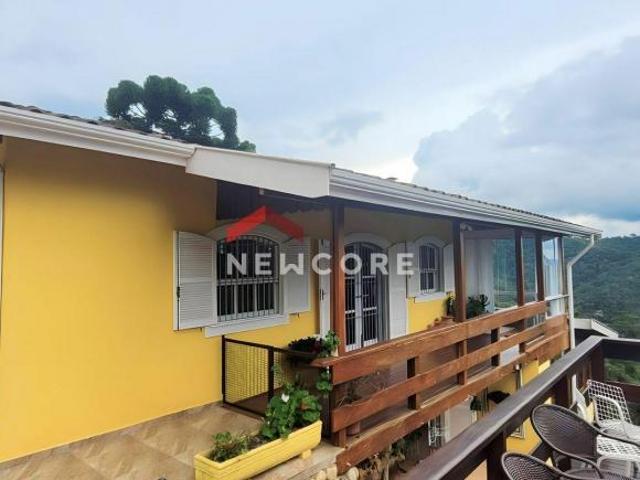 Casa em Rua das Glicíneas Descansópolis Campos do Jordão/SP