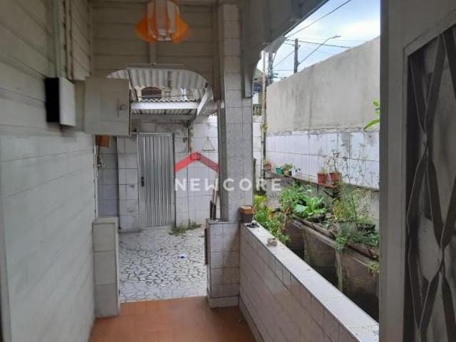 Casa em Rua Dona Leonor Mendes de Barros Vila São Jorge São Vicente/SP