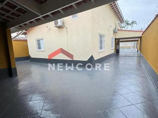 Casa em Rua dos Girassóis Flórida Praia Grande/SP