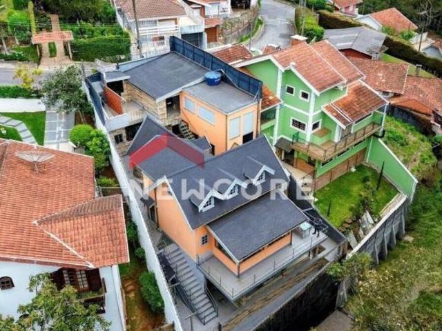 Casa em Rua dos Montes Serra Azul Campos do Jordão/SP