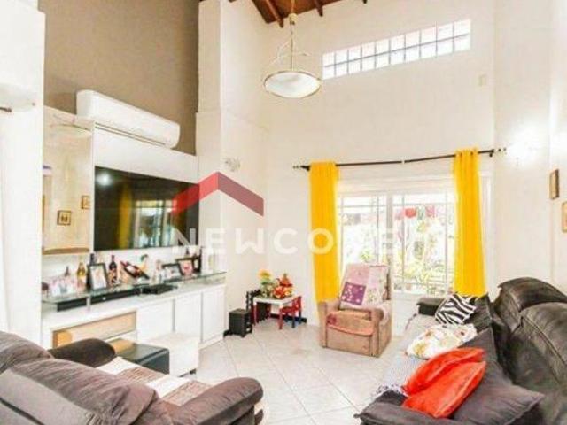 Casa em Rua Doutor Galdino Nunes Vieira Jardim Itu Porto Alegre/RS