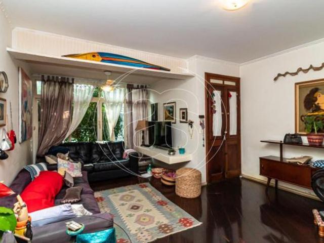 Casa em Rua Exclusiva com Segurança 24h!