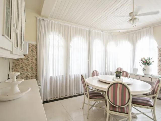 Casa em rua fechada na Cidade Jardim