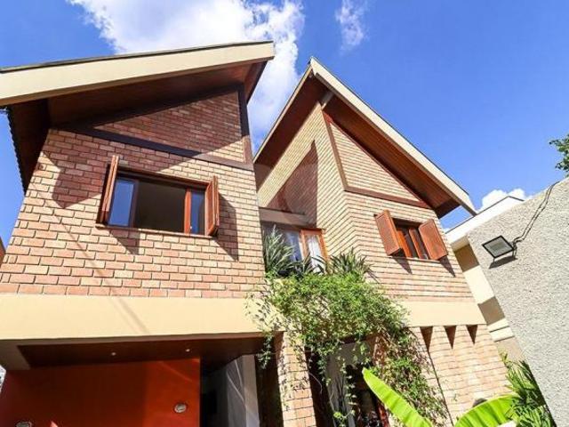 Casa em rua fechada na Vila Madalena