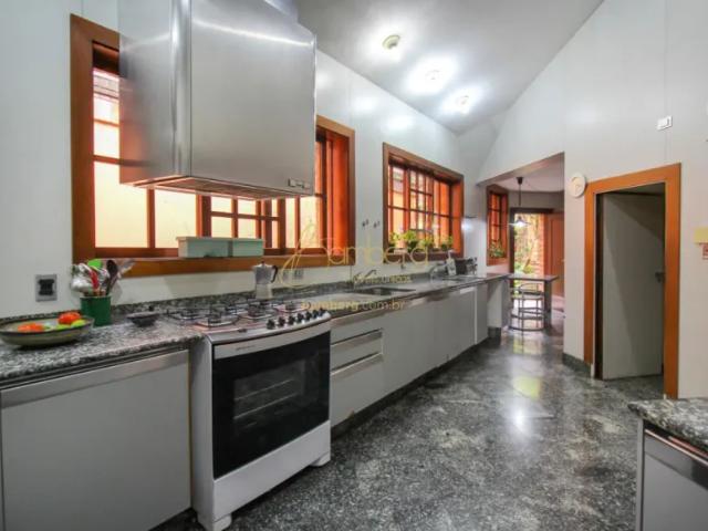 Casa em rua fechada no Morumbi