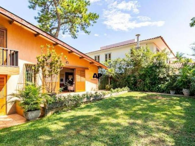 Casa em rua fechada à venda 250m²: 3 quartos, 1 suíte e 4 vagas Jardim Guedala