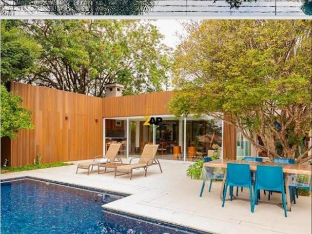 Casa em rua fechada à venda 608m² com 3 suítes e 3 vagas Jardim Guedala