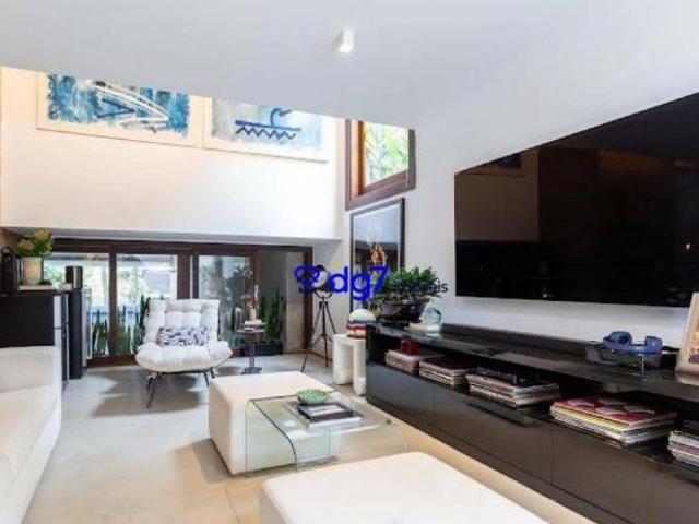 Casa em rua fechada, com 3 suítes à venda, 660 m² Jardim Guedala São Paulo/SP