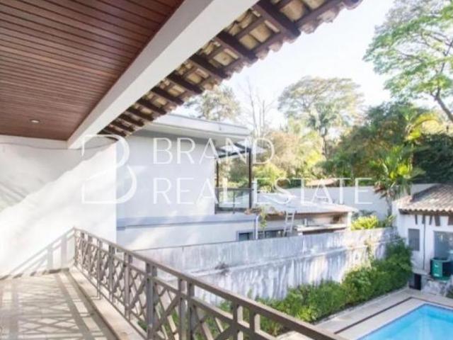 Casa em rua fechada de 440 m², à venda no bairro Jardim dos Estados