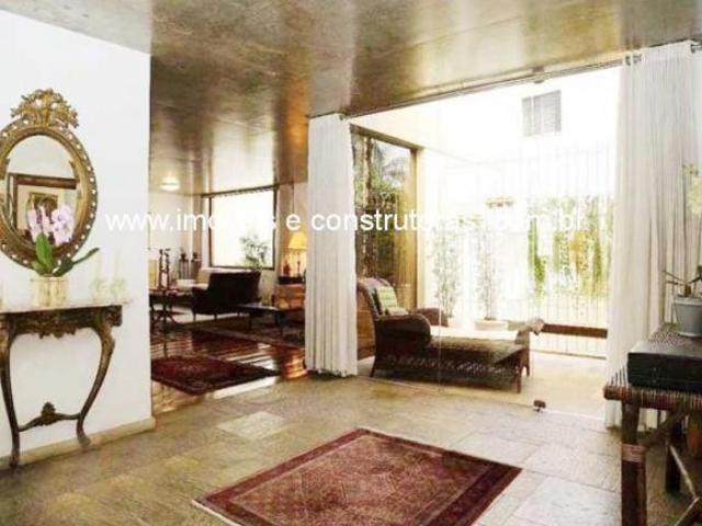 Casa em rua fechada Jardim Leonor 631 m² 5 suítes 4 vagas 744 m² área total + piscina