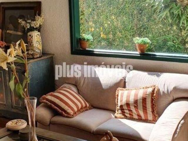 Casa em rua Fechada, segurança total, no City Butantã