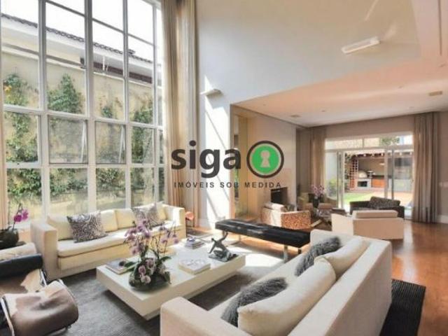 Casa em rua fechada 500m² Morumbi
