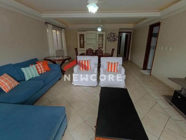 Casa em Rua Leonor da Silva Quadros Enseada Guarujá/SP