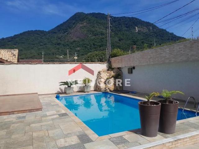 Casa em Rua Professor Ítalo Bianchini Jardim Guaraú Peruíbe/SP