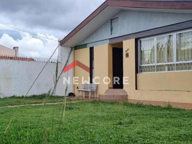 Casa em Rua Professor Lício de Lima Novo Mundo Curitiba/PR