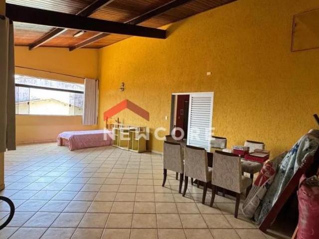 Casa em Rua Professor Mário Celso de Almeida Parque São Cristóvão Taubaté/SP