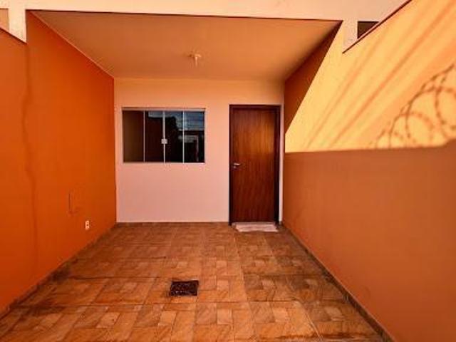 CASA EM RUA REFORMADA NOVO GAMA 2 QUARTOS ACEITA FINANCIAMENTO 1 VAGA DE GARAGEM