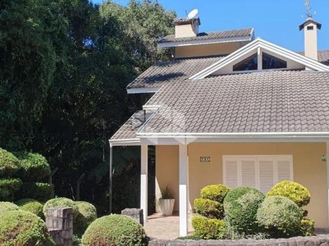 Casa em Residencial das Bromélias uma quadra do lago Negro em Gramado