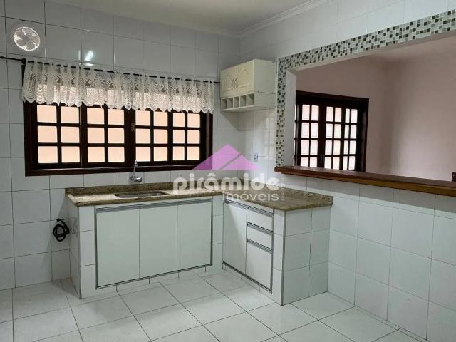 Casa em Residencial de Ville, São José dos Campos/SP de 220m² 3 quartos à venda por R$ 899.000,00