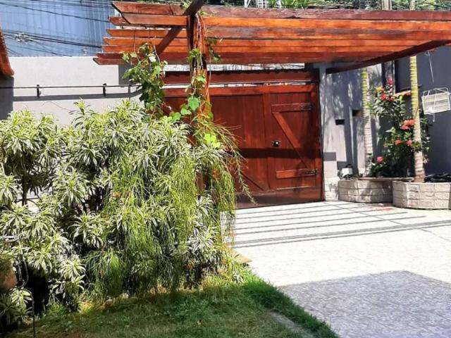 Casa em São Francisco, Niterói/RJ de 250m² 5 quartos à venda por R$ 899.000,00