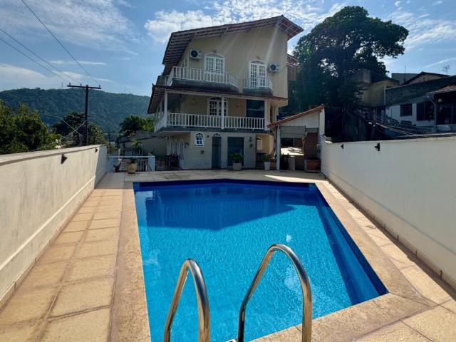 Casa em São Francisco, Niterói/RJ de 456m² 4 quartos à venda por R$ 1.997.900,00
