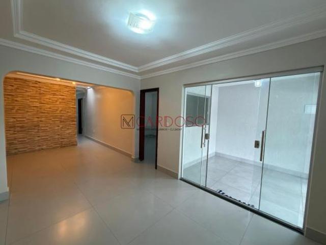 Casa em samambaia 2 quatos 1 suite na laje, reformada 64