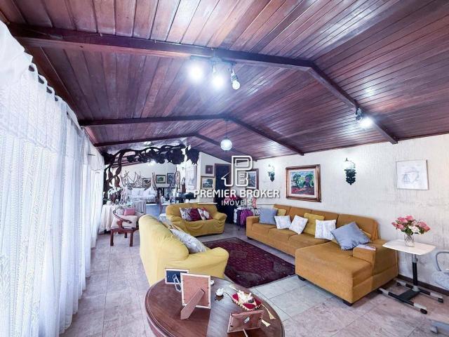 Casa em Santa Cecília, Teresópolis/RJ de 346m² 3 quartos à venda por R$ 919.900,00