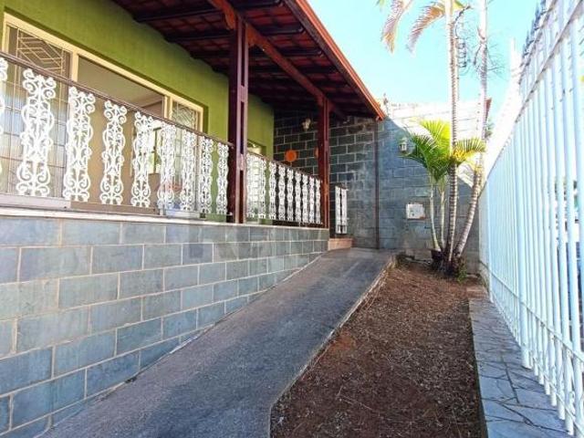 Casa em Santa Cruz Industrial, Contagem/MG de 360m² 5 quartos à venda por R$ 1.200.000,00