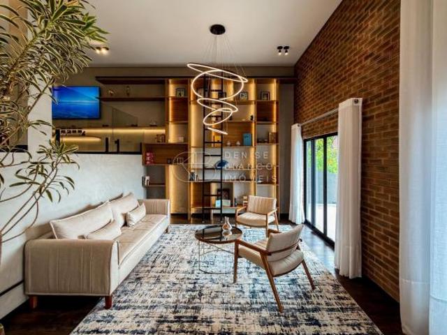 Casa em Santa Felicidade | 315 m² Privativos | 3 q
