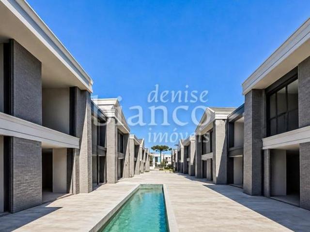 Casa em Santa Felicidade, 4 suítes, 3 vagas