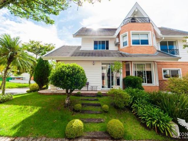 Casa em Santa Felicidade com 399,59m²