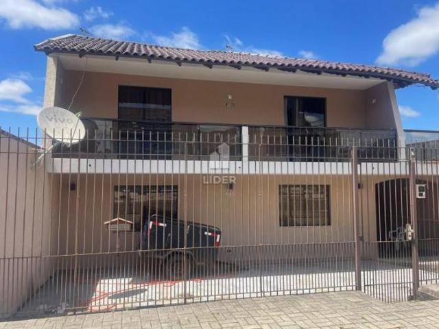 Casa em Santa Felicidade – Imóvel Amplo, Versátil