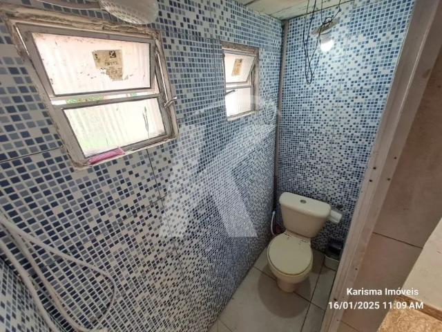 Casa em Santana com 02 quartos, sala, cozinha e banheiro