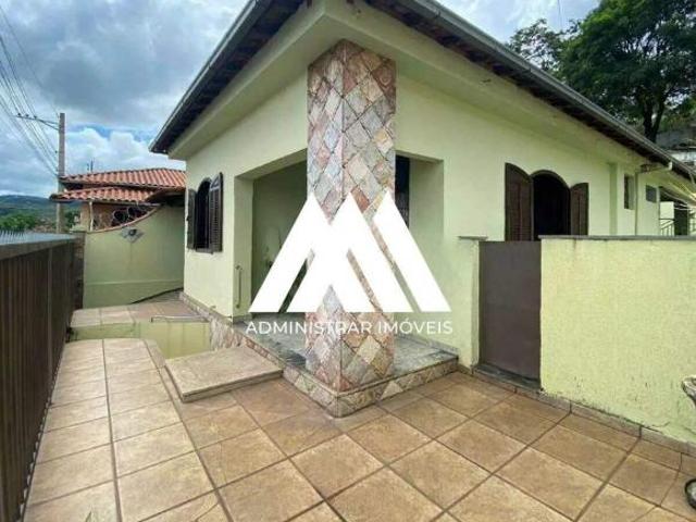 Casa em Santanense com quintal grande