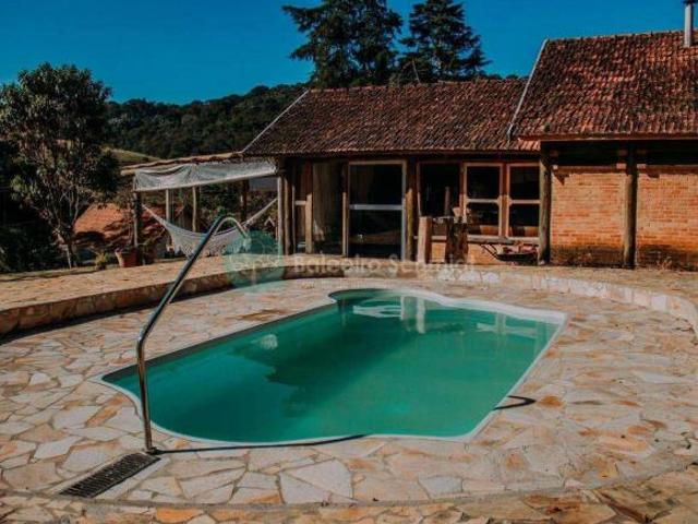 Casa em Santo Antônio do Pinhal com Lago e Nascente propria